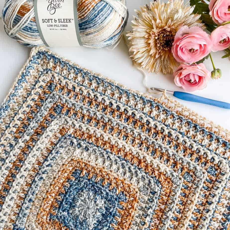 Two Color Granny Square | Half and Half Granny free pattern